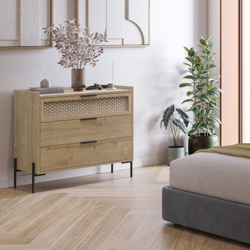 Commode 3 tiroirs dont 1 sculpté en mélaminé imitation bois clair ...